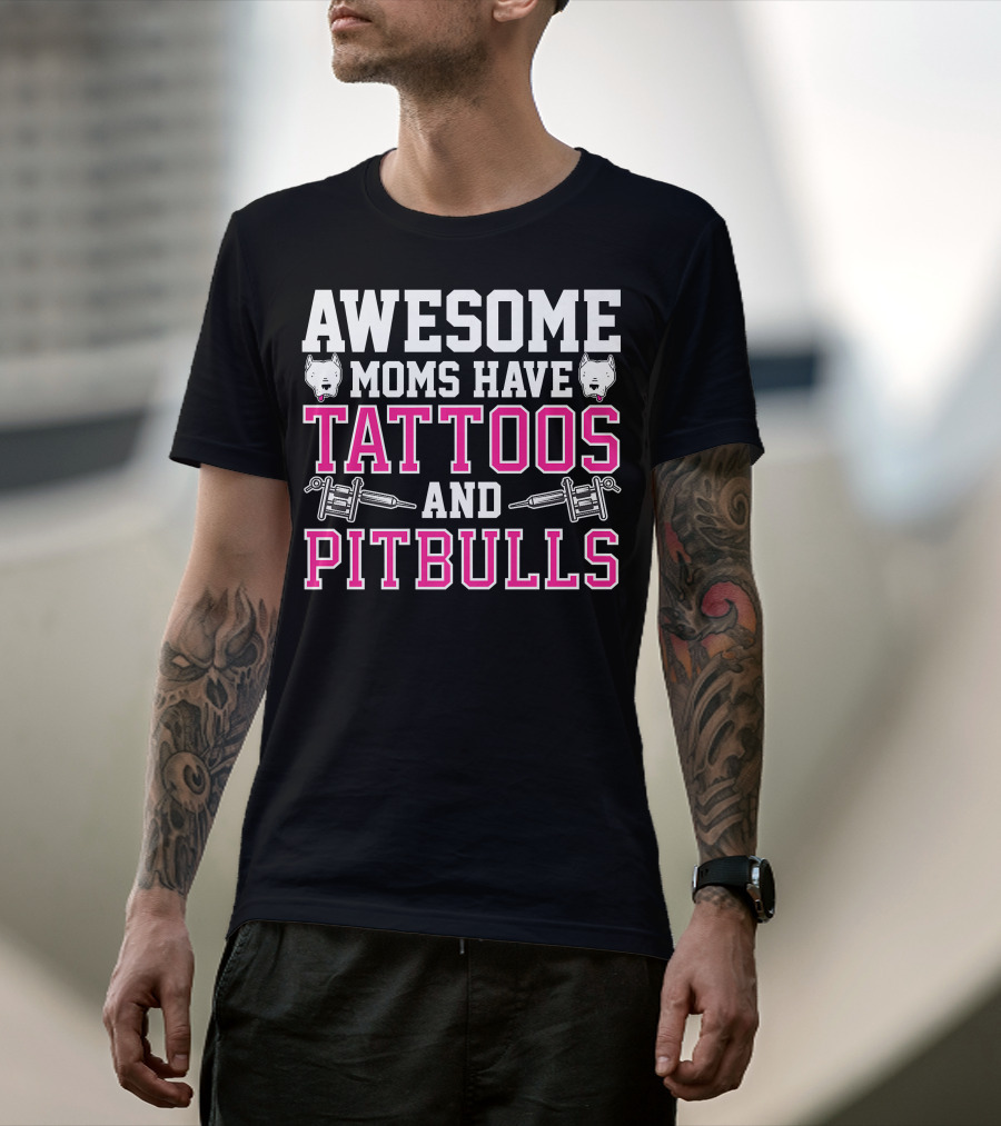 AWESOME MOMS HAVE TATTOOS AND PITBULLS WITH TATTOO MACHINES AND PITBULL HEADS T-Shirt