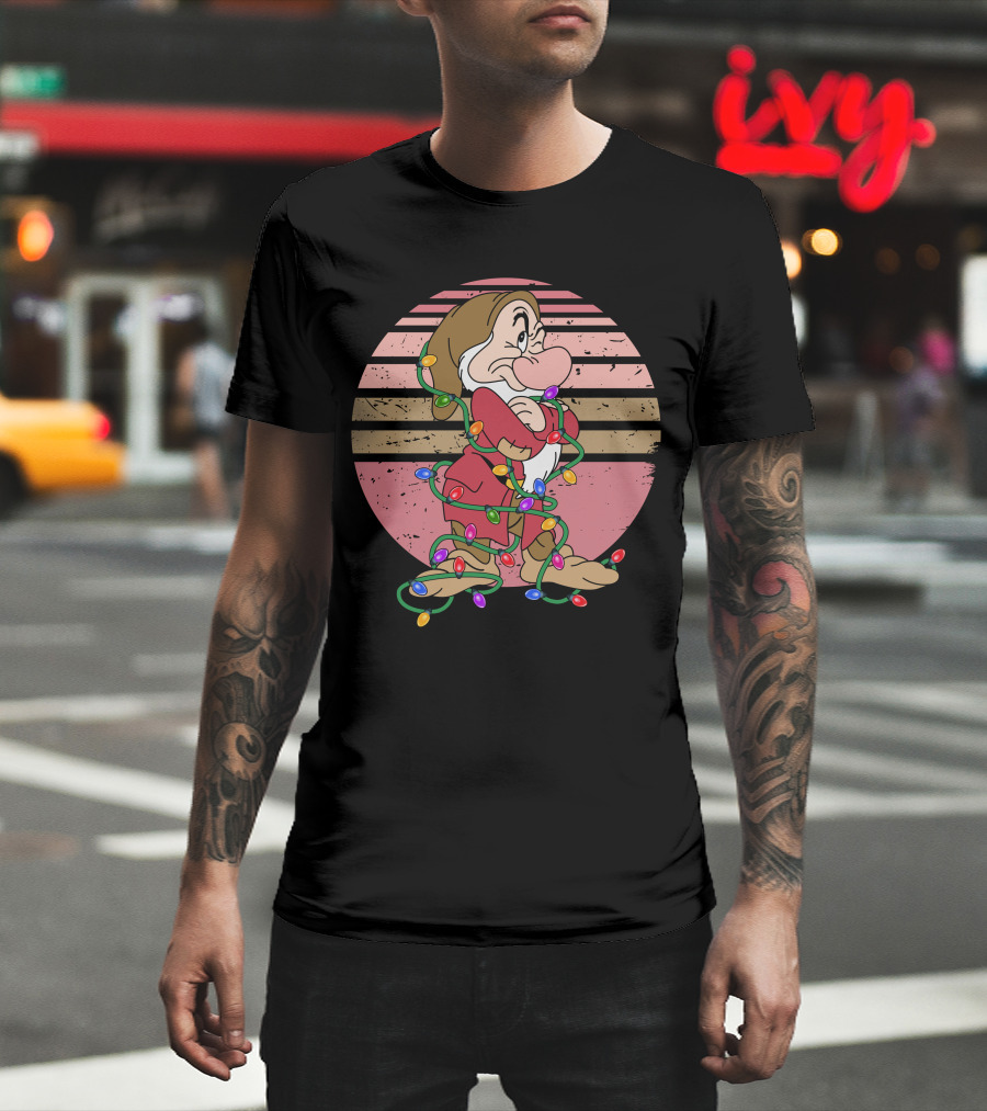 Grumpy Dwarf Wrapped In Christmas Lights Retro Sunset Style T-Shirt