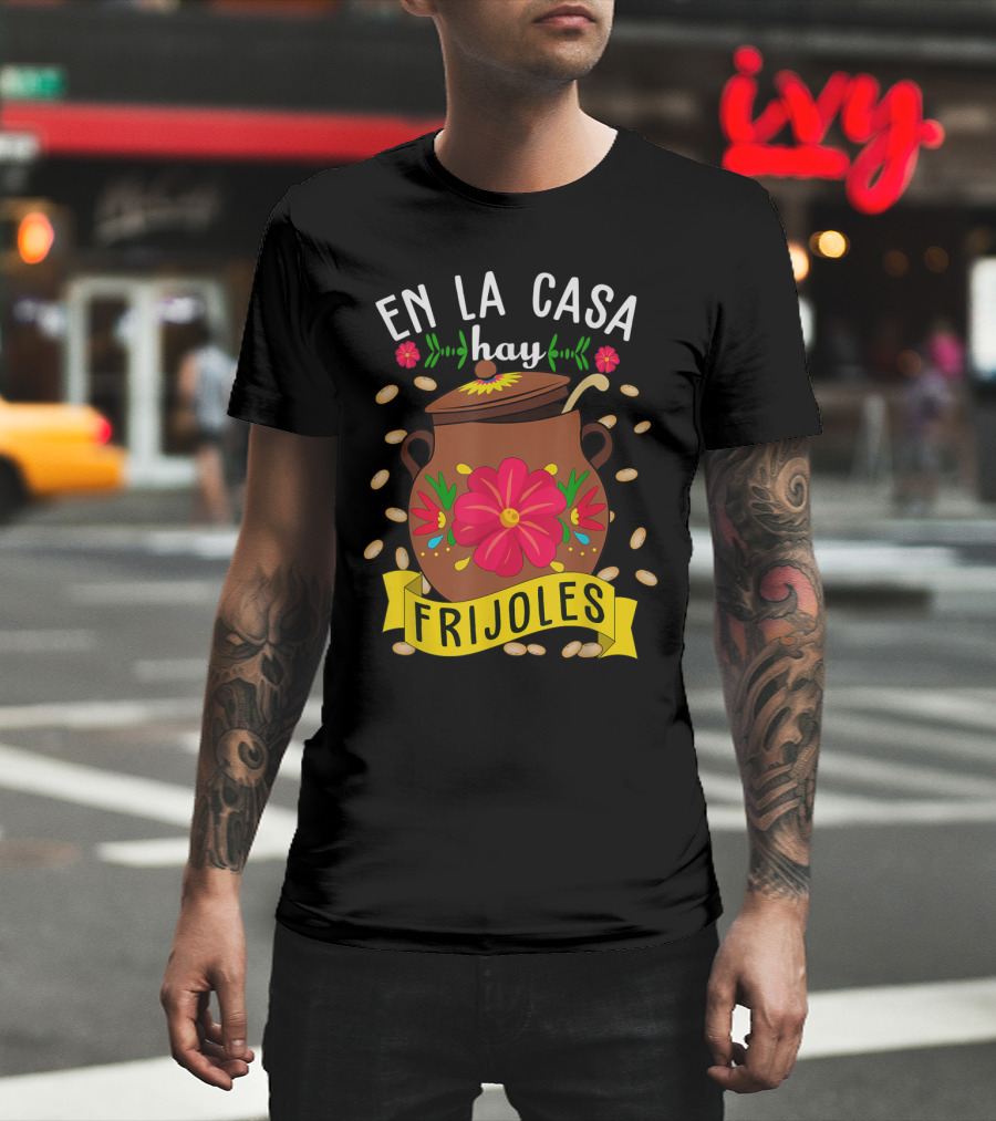 En La Casa Hay Frijoles Funny Mexican Mom Food Pot With Flowers And Beans T-Shirt