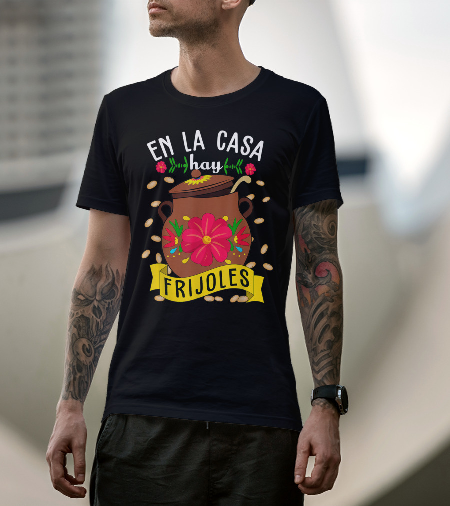 En La Casa Hay Frijoles Funny Mexican Mom Food Pot With Flowers And Beans T-Shirt