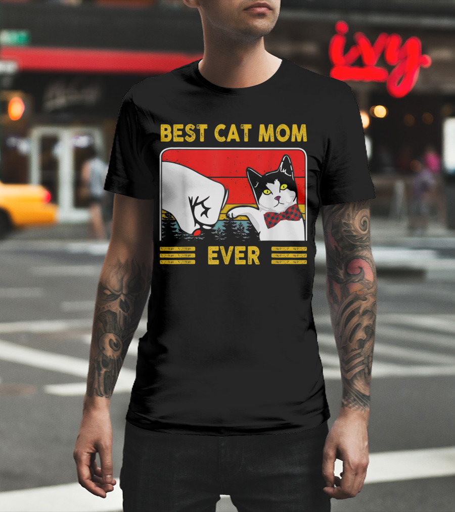 BEST CAT MOM EVER Retro Vintage Cat With Fist Bump And Bow Tie T-Shirt