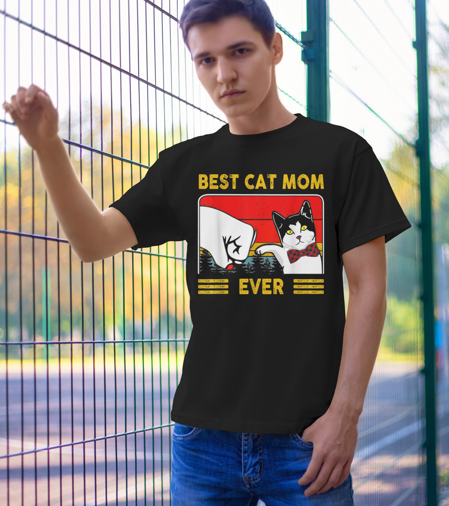 BEST CAT MOM EVER Retro Vintage Cat With Fist Bump And Bow Tie T-Shirt