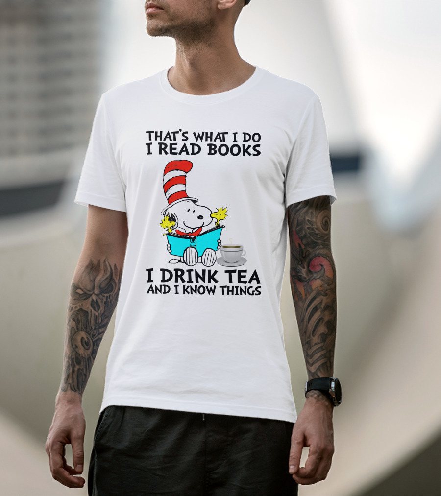 THAT'S WHAT I DO I READ BOOKS I DRINK TEA AND I KNOW THINGS SNOOPY T-Shirt
