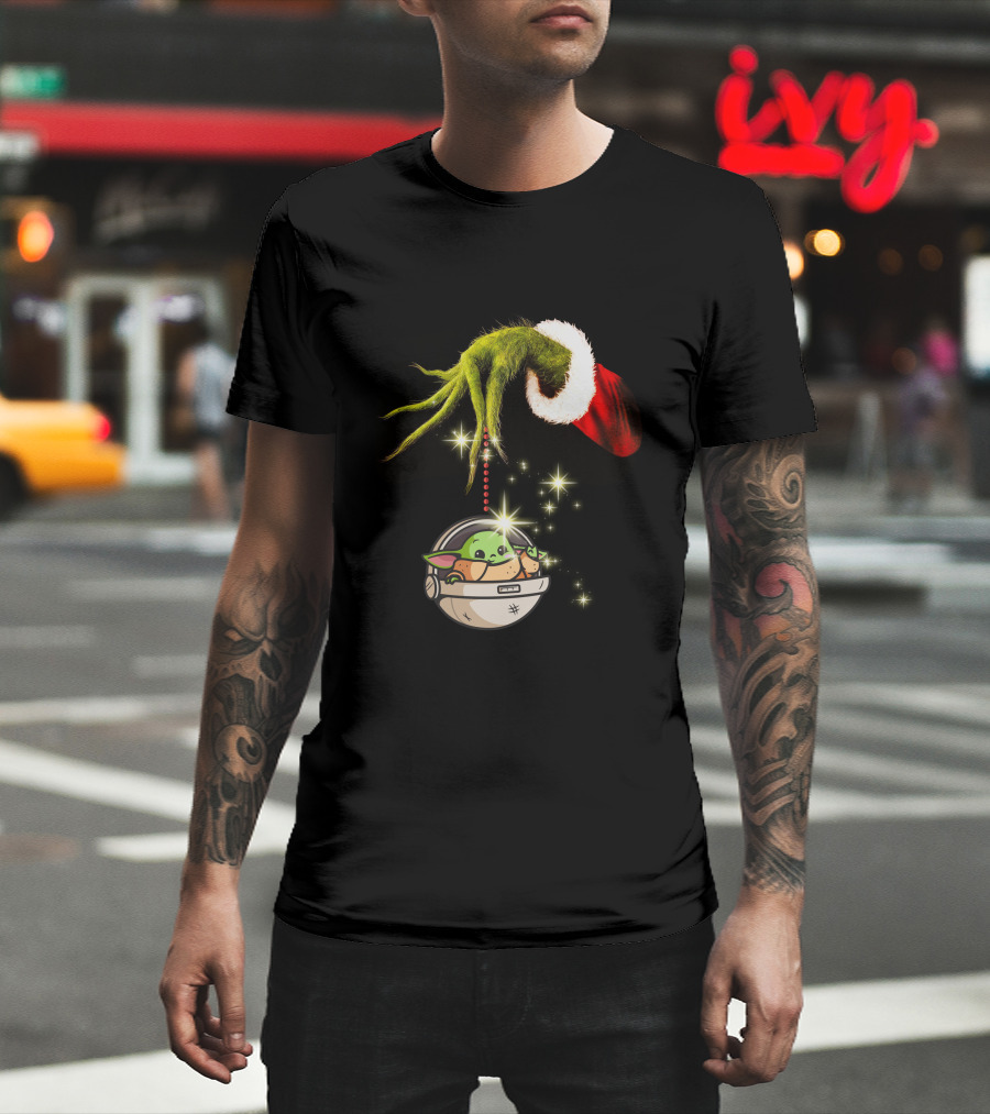 Grinch Hand Holding Baby Yoda Christmas T-Shirt