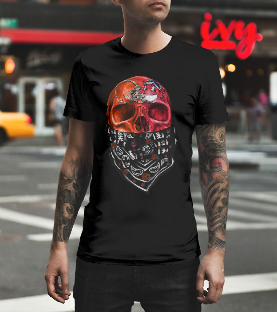 Cleveland Skull Bandana Vintage Style Sports Fan Sku T-Shirt