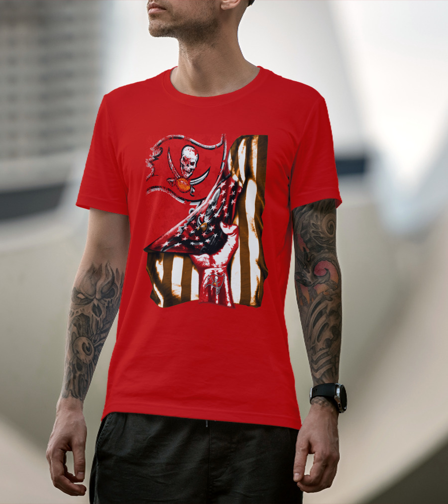 Tampa Bay Buccaneers Skull Flag And Hand With Stars And Stripes T-Shirt