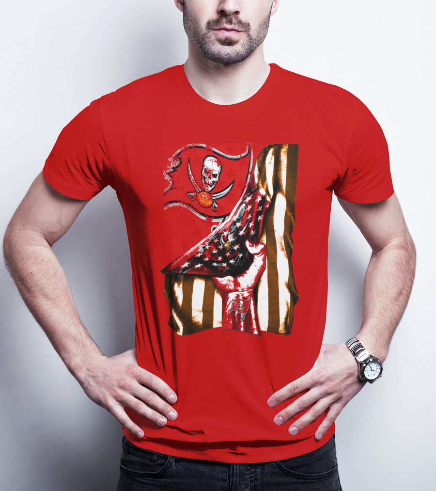 Tampa Bay Buccaneers Skull Flag And Hand With Stars And Stripes T-Shirt