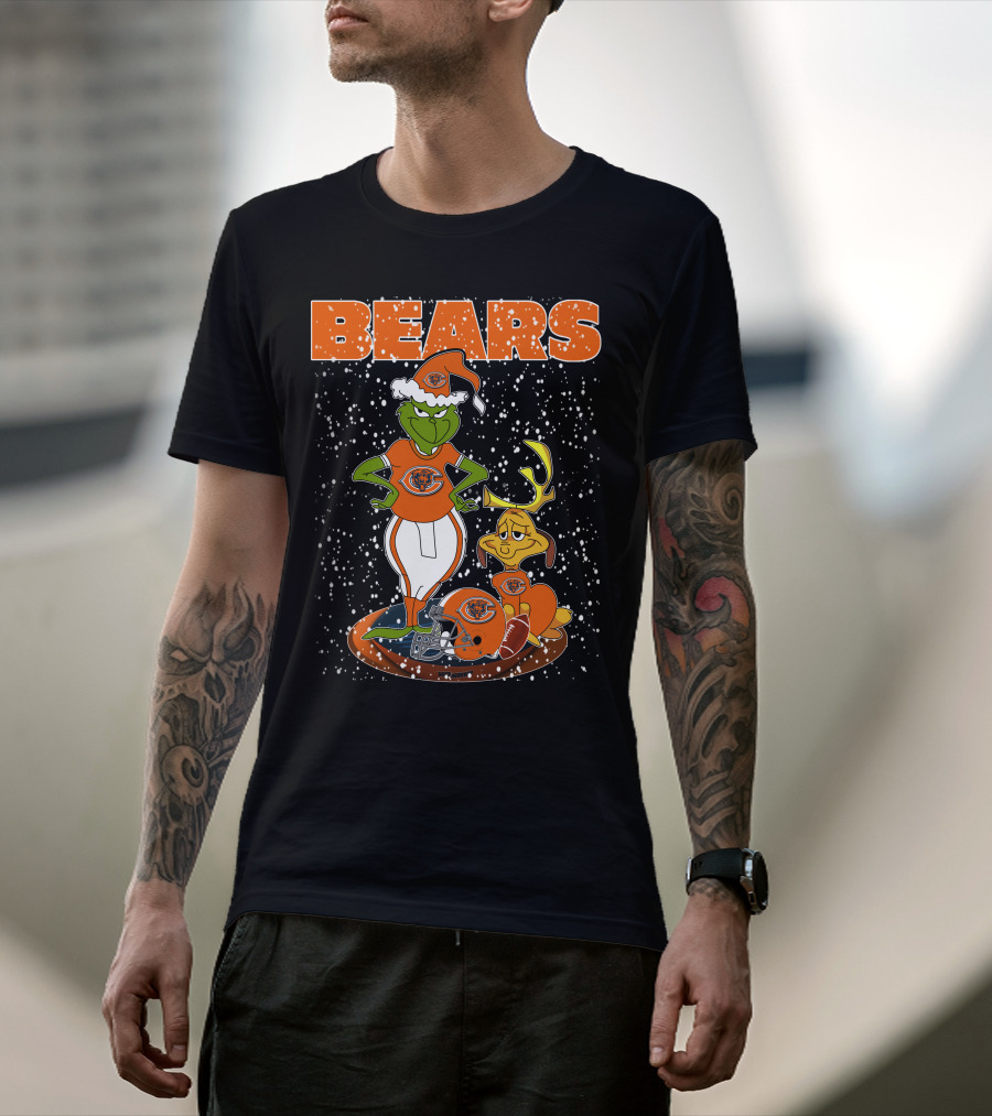 BEARS Grinchxmas CHICAGO BEARS Football Helmet And Santa Hat T-Shirt