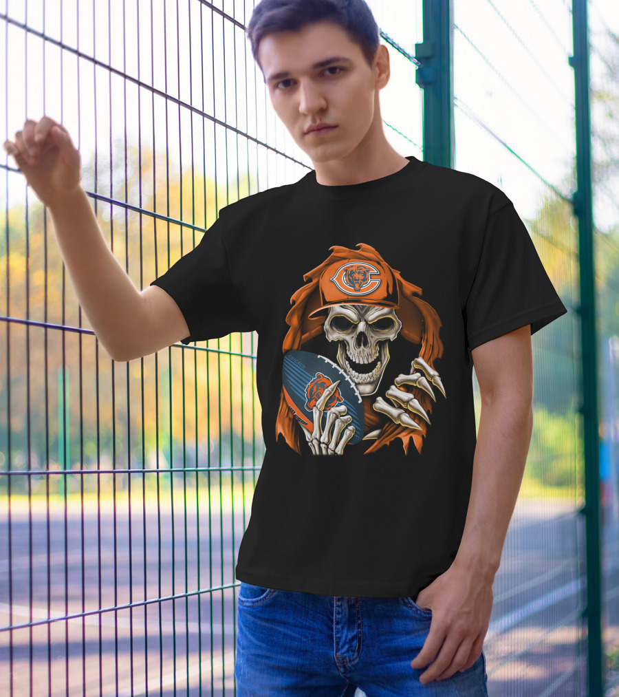 Skullbong CHICAGO BEARS Skeleton Holding Football T-Shirt