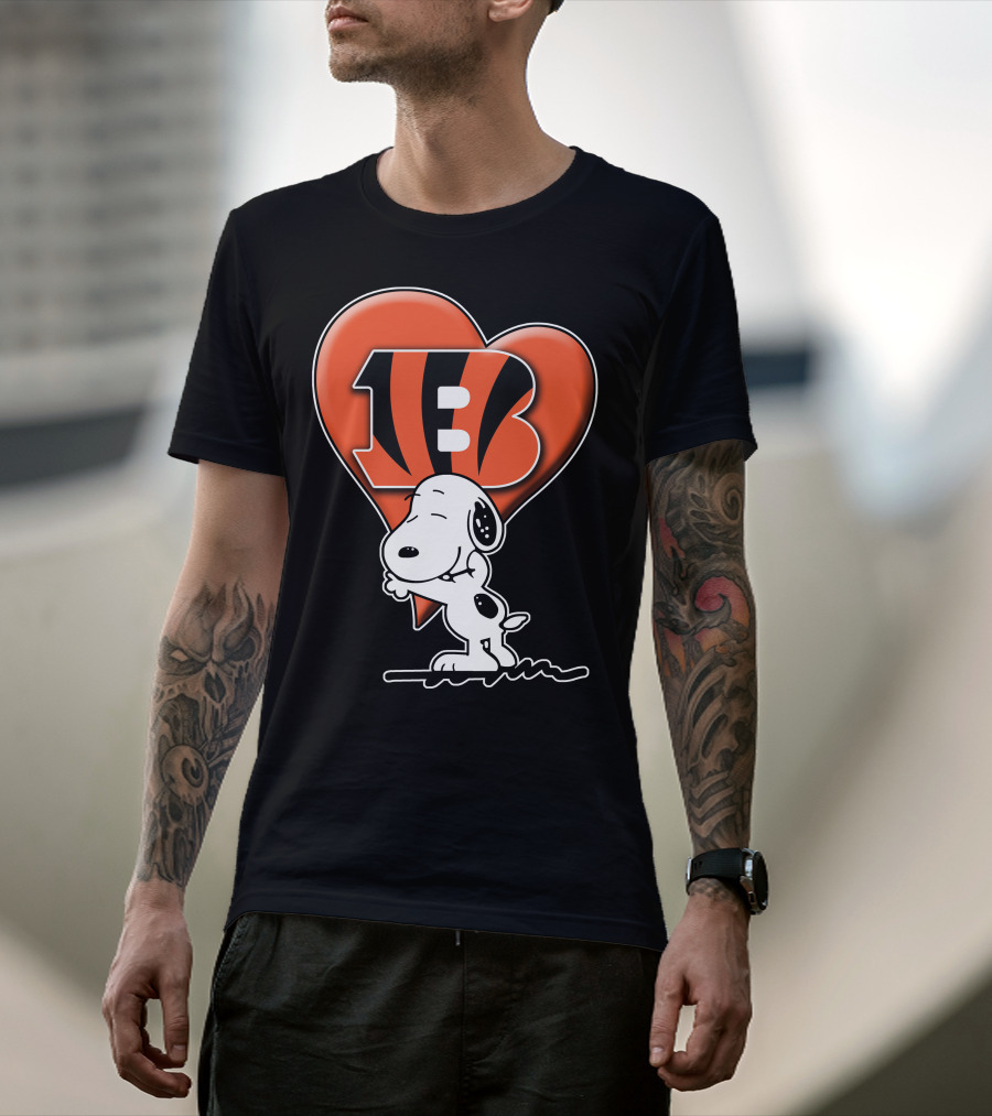 Snp V1 Cincinnati Bengals Snoopy Heart T-Shirt