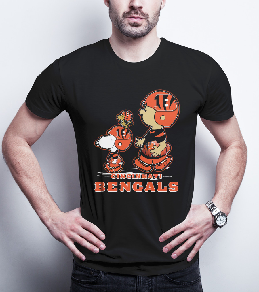 Cincinnati Bengals Snpfootball Charlie Brown Snoopy Woodstock Football Helmet T-Shirt