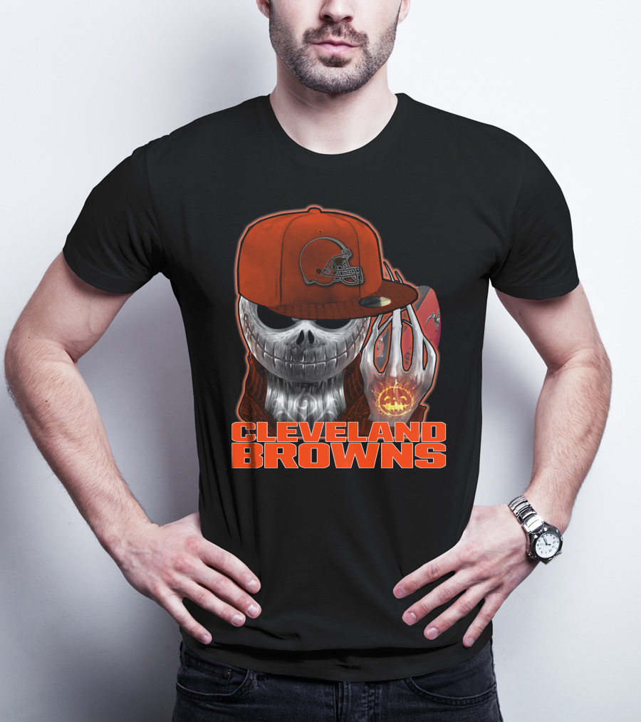 Jackskull CLEVELAND BROWNS Skull In Hat And Glowing Pumpkin Football T-Shirt