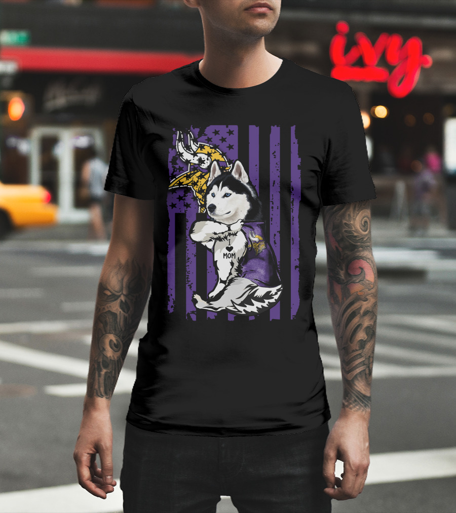 Siberian Husky Vikings Fan Mom Love With Purple Flag And Helmet T-Shirt