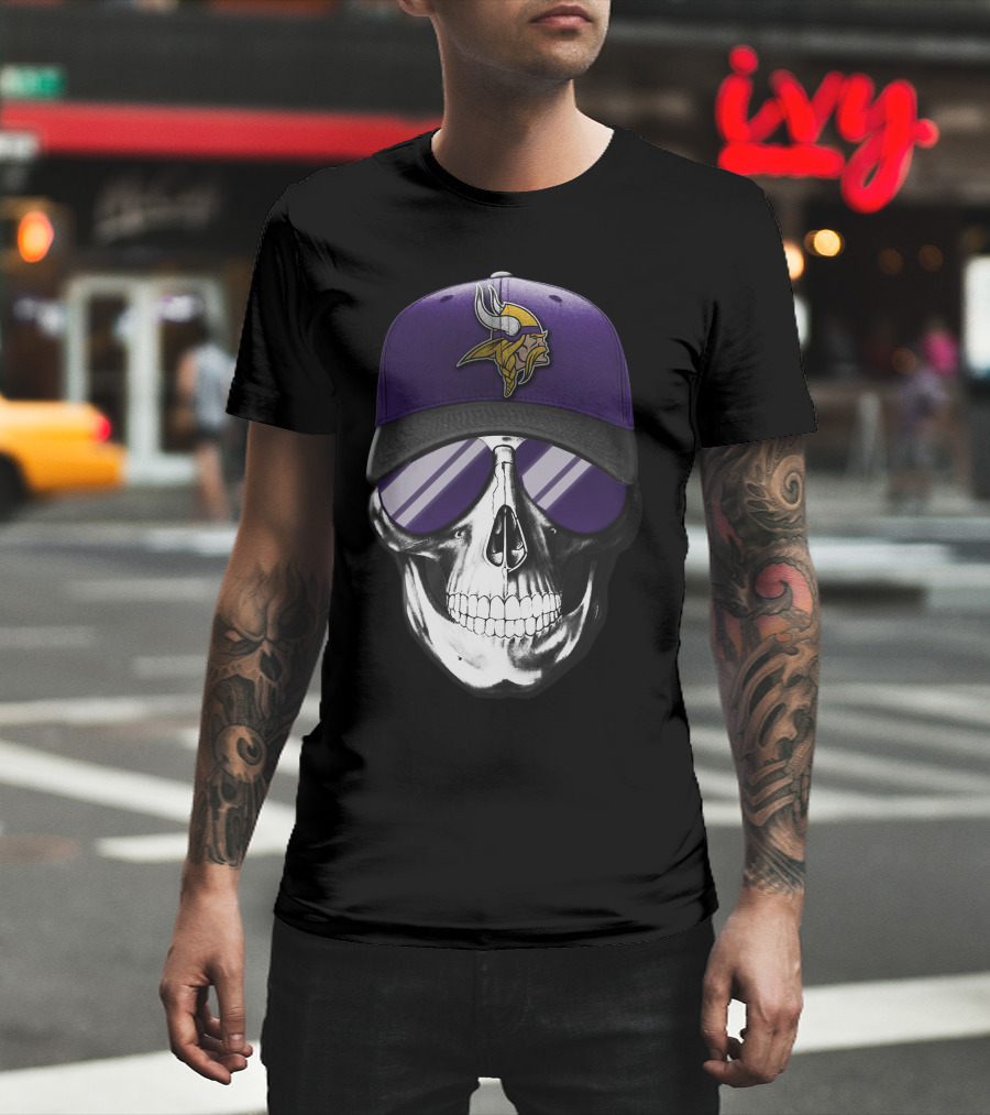 Minnesota Vikings Skull With Purple Hat T-Shirt