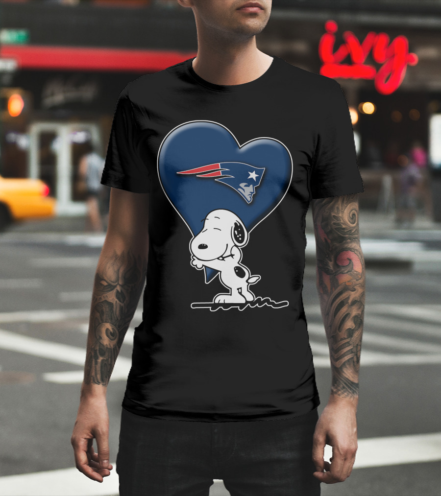 Snoopy Heart Hugging New England Patriots T-Shirt