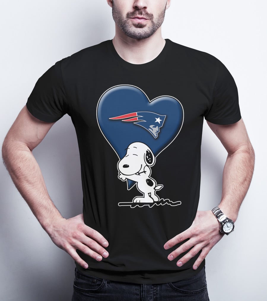 Snoopy Heart Hugging New England Patriots T-Shirt