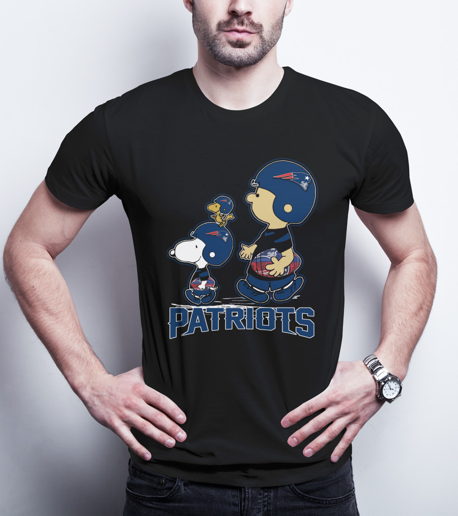 Snoopy Woodstock Charlie Brown Patriots Helmet New England Patriots T-Shirt