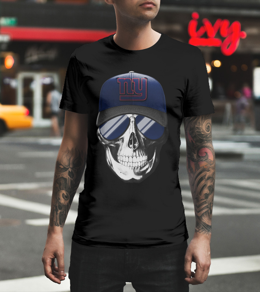 Skull V7 NY Giants Baseball Cap And Sunglasses T-Shirt