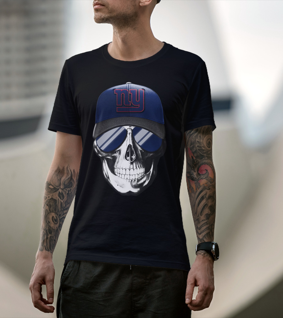 Skull V7 NY Giants Baseball Cap And Sunglasses T-Shirt