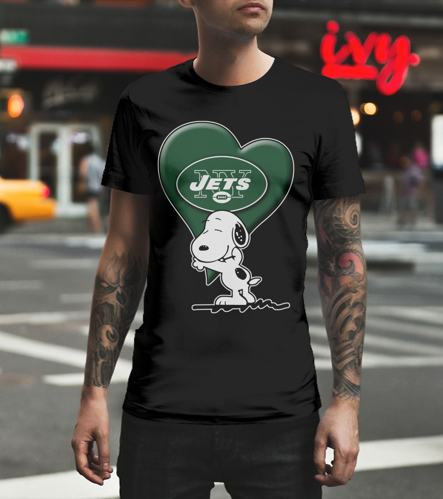 Snoopy Holding Heart Shaped New York Jets T-Shirt