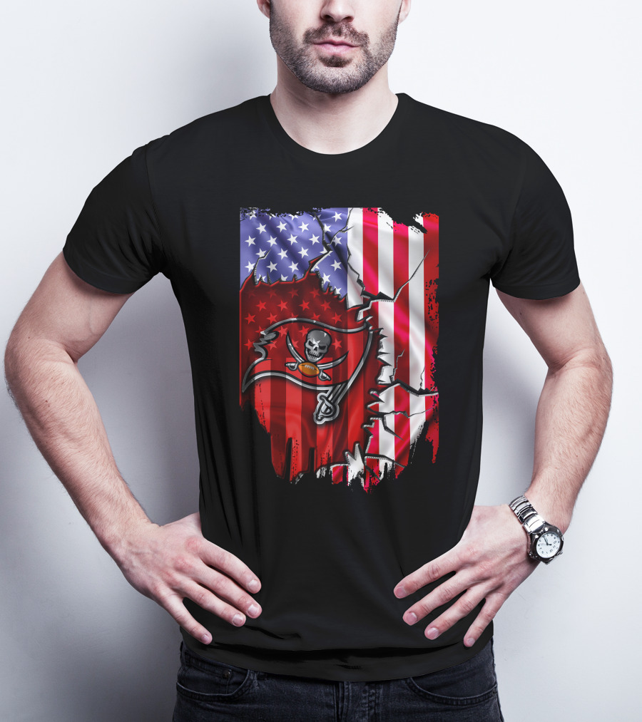 Flag V2 Tampa Bay Buccaneers American Flag Skull And Crossbones Football T-Shirt