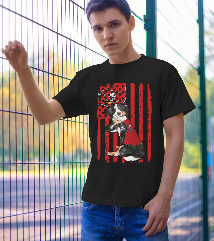 Border Collie In I Love Mom Shirt With Tampa Bay Buccaneers Flag T-Shirt