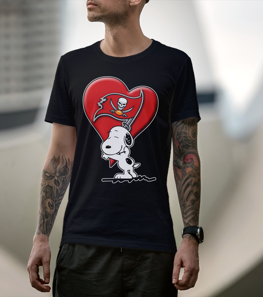 Snoopy Heart Tampa Bay Buccaneers Flag T-Shirt