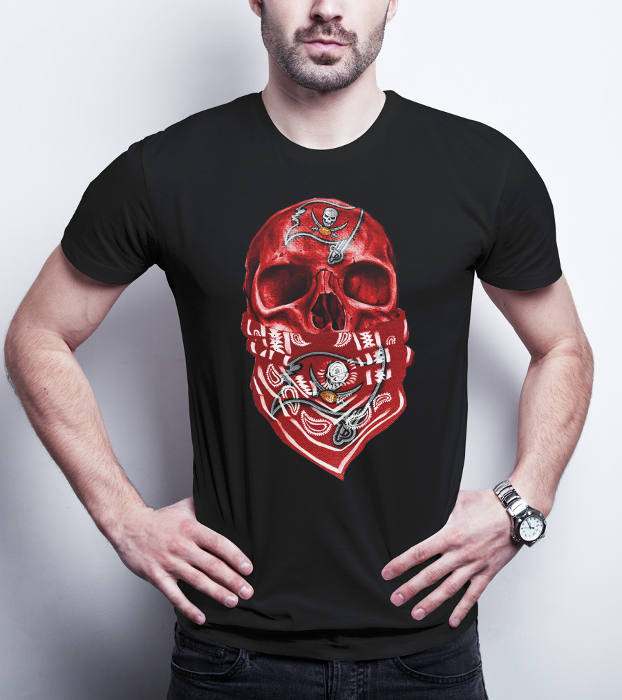 Skull V5 Tampa Bay Buccaneers Bandana Pirate Flag T-Shirt