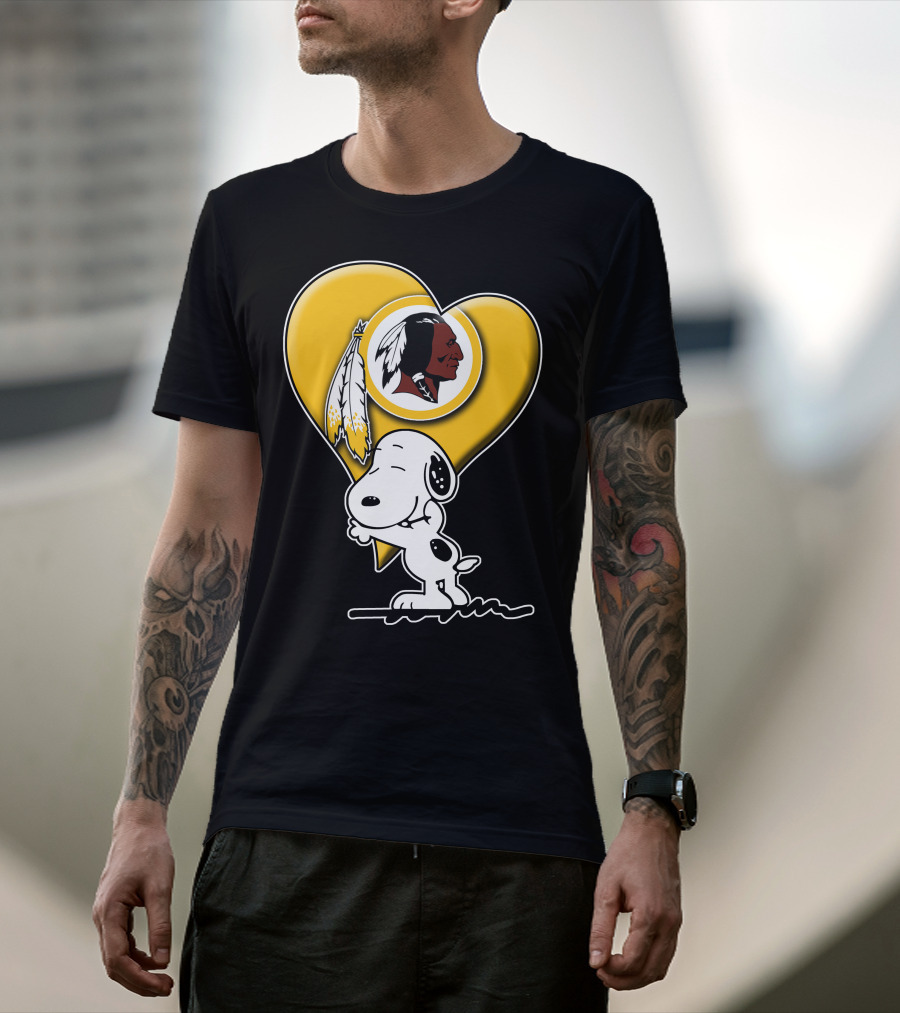 Snoopy Hugging Heart Washington Redskins T-Shirt