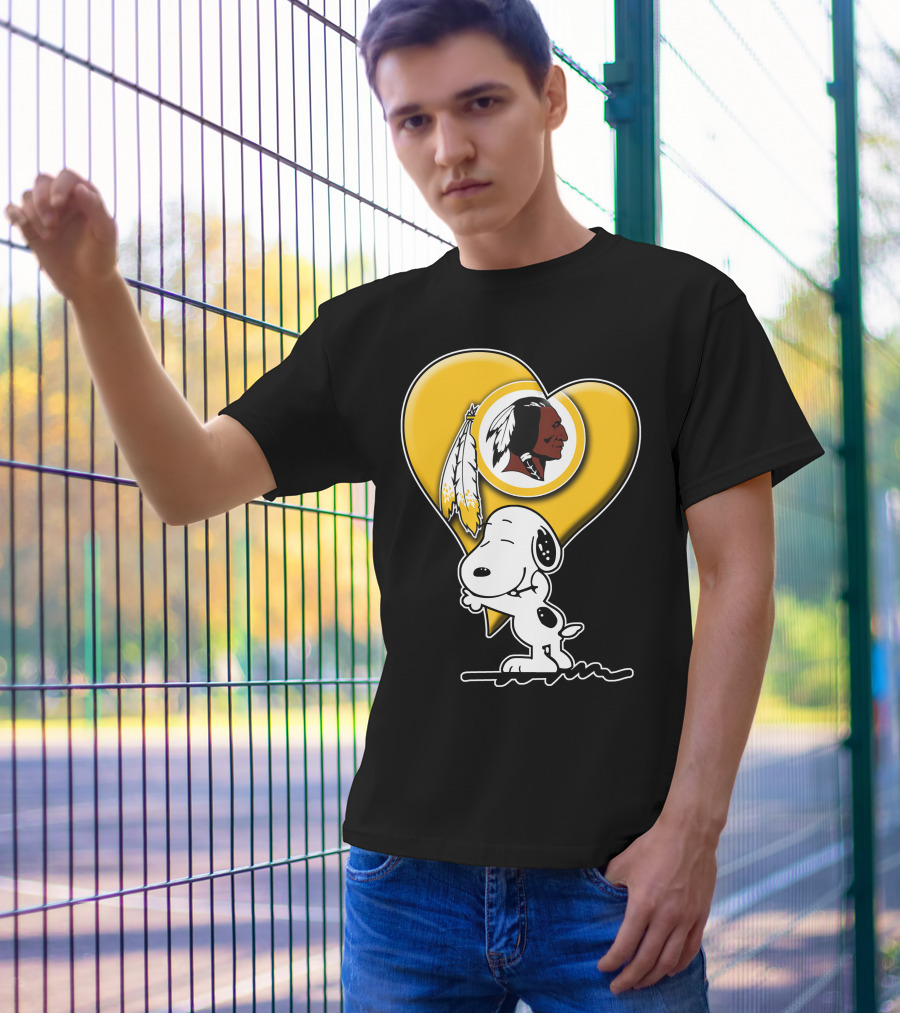 Snoopy Hugging Heart Washington Redskins T-Shirt
