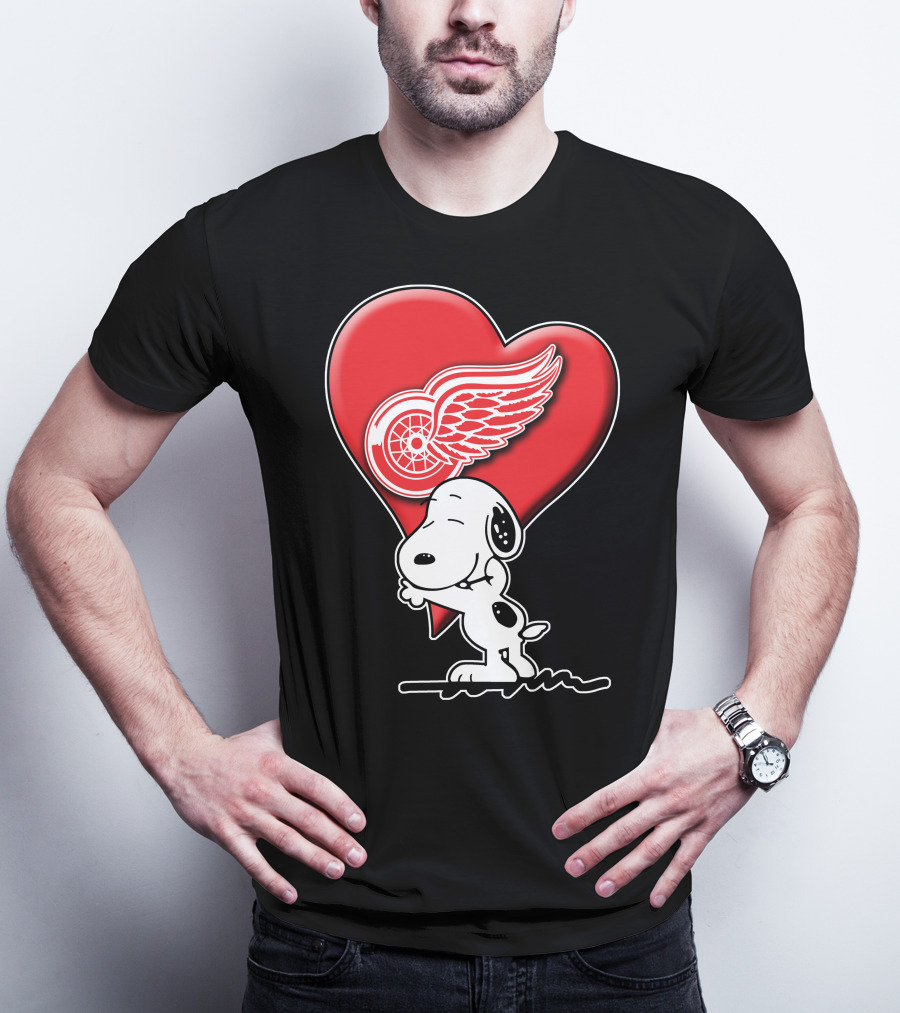 Snoopy Hugging Heart Detroit Red Wings T-Shirt