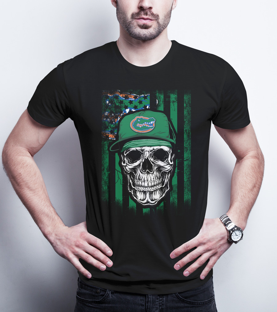 Skull With Florida Gators Hat On Grunge American Flag Background T-Shirt
