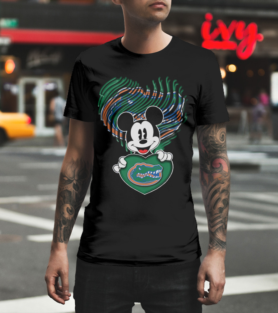 Mickey Mouse Holding Heart With Florida Gators T-Shirt