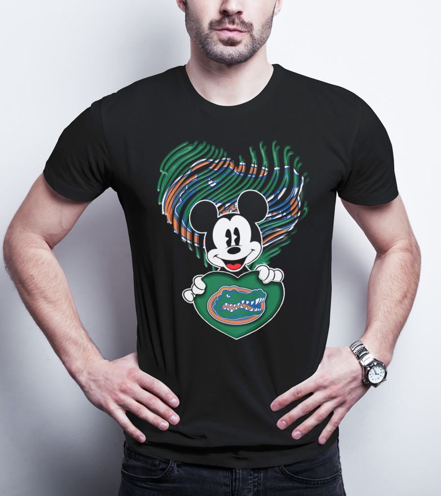 Mickey Mouse Holding Heart With Florida Gators T-Shirt