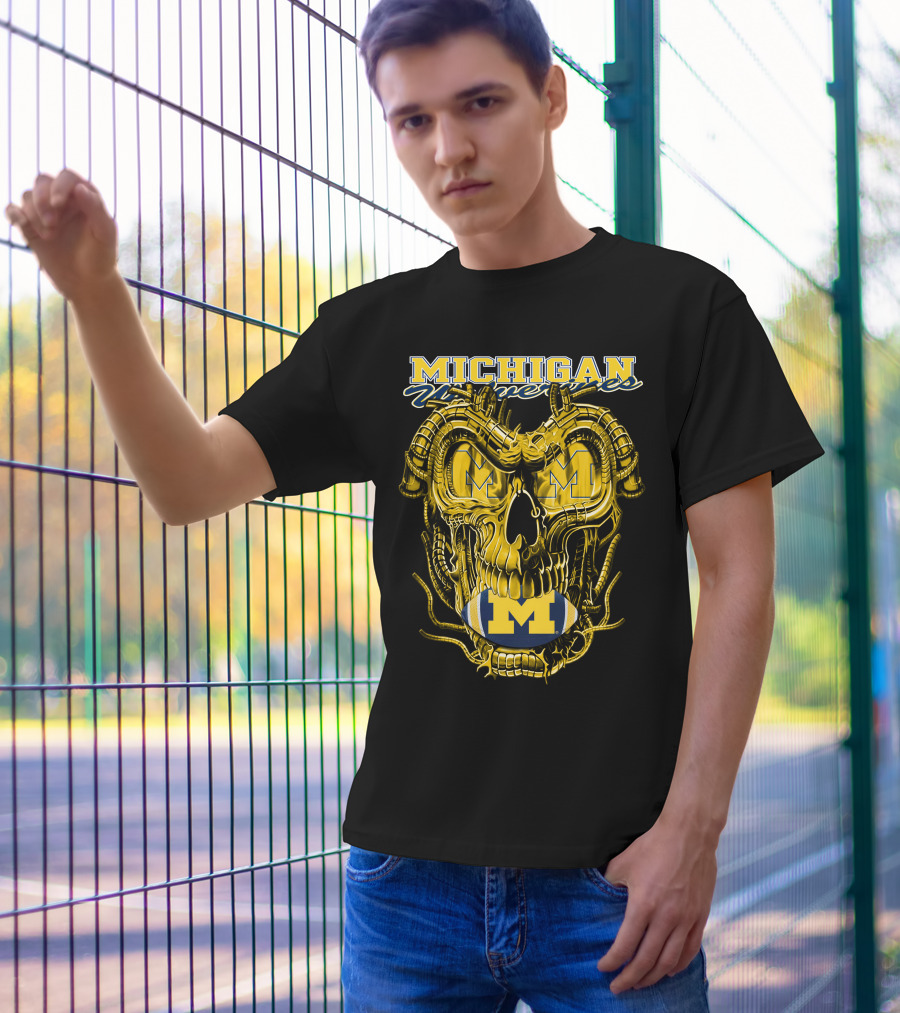 Dragonskull Michigan Wolverines M Football Skull T-Shirt