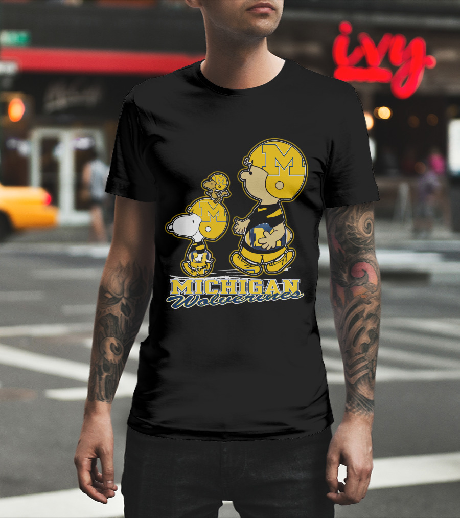 Snpfootball Michigan Wolverines Peanuts Characters Charlie Brown Snoopy Woodstock T-Shirt