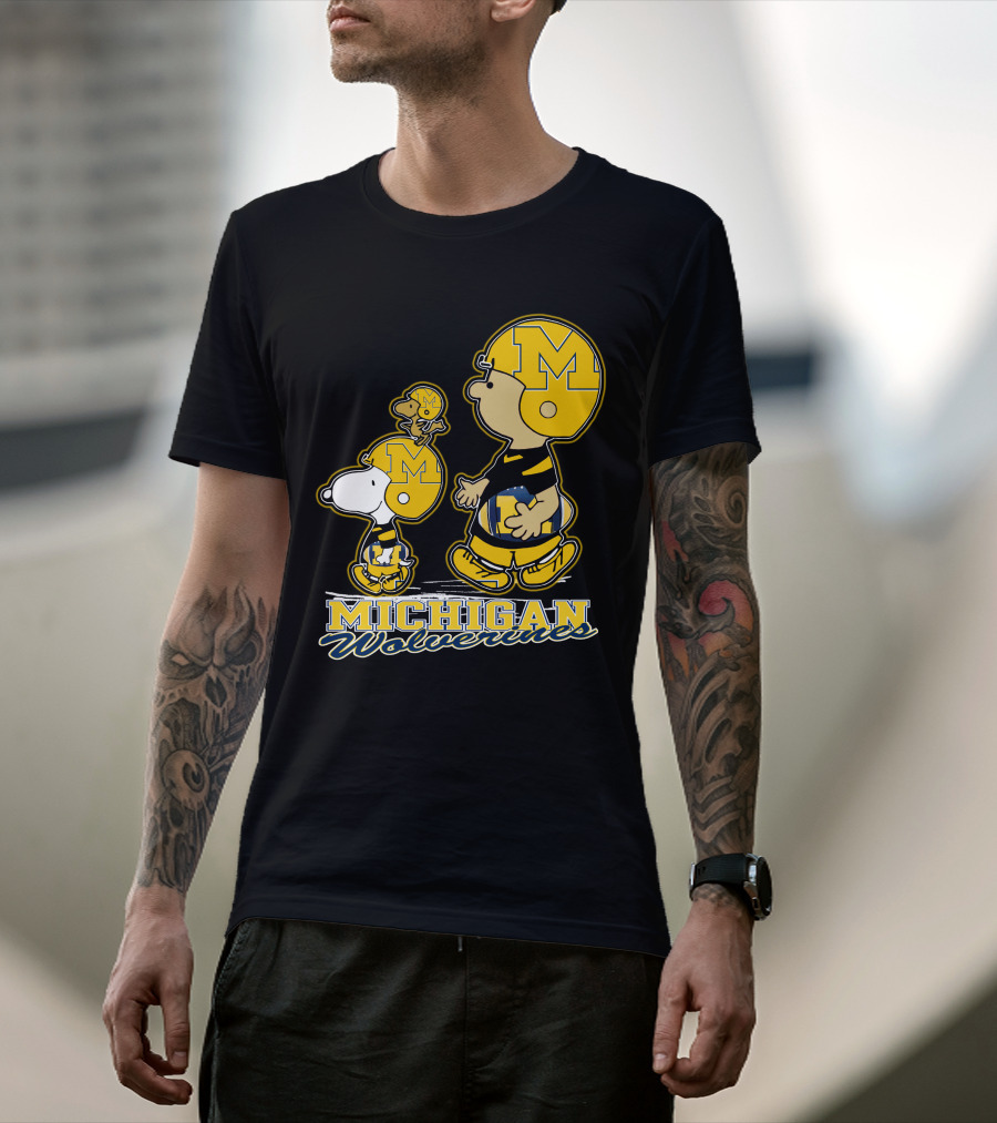 Snpfootball Michigan Wolverines Peanuts Characters Charlie Brown Snoopy Woodstock T-Shirt