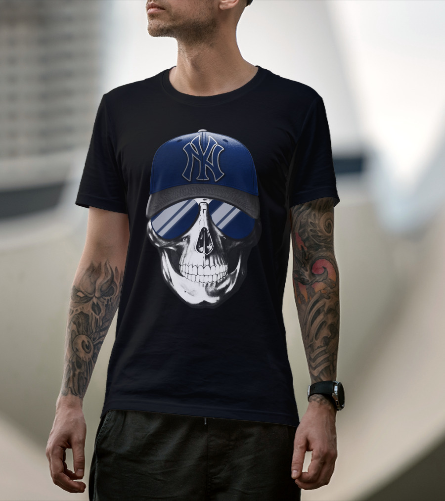New York Yankees Skull Cap With Glasses T-Shirt