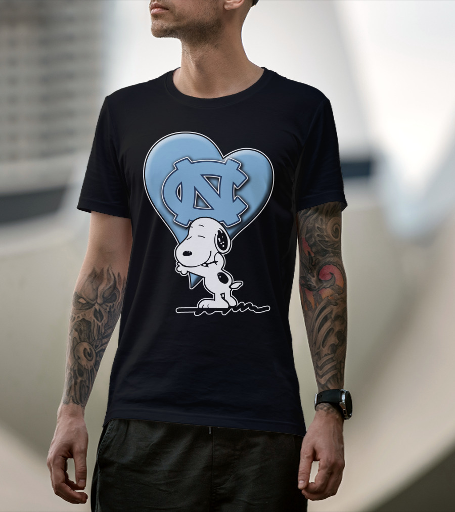 Snoopy Hugging North Carolina Tar Heels Logo Heart T-Shirt