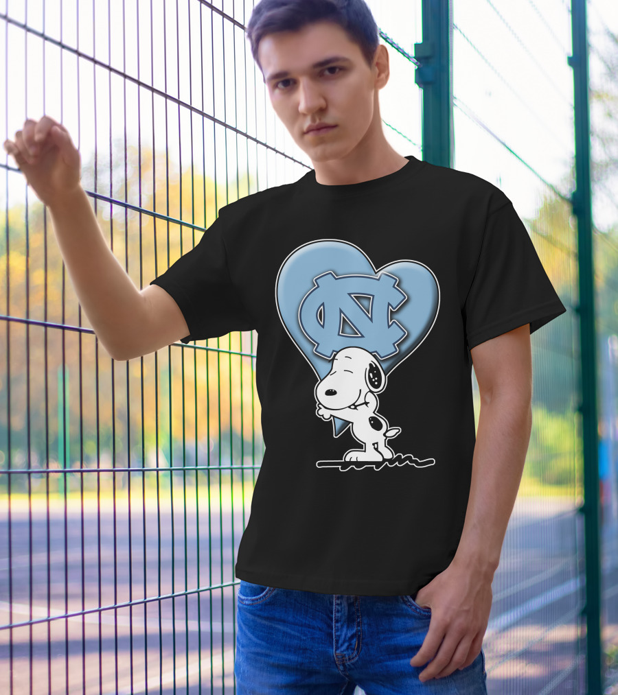 Snoopy Hugging North Carolina Tar Heels Logo Heart T-Shirt