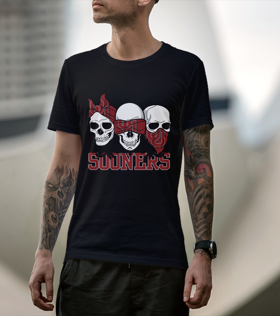 Sooners Three Skulls Bandanas T-Shirt