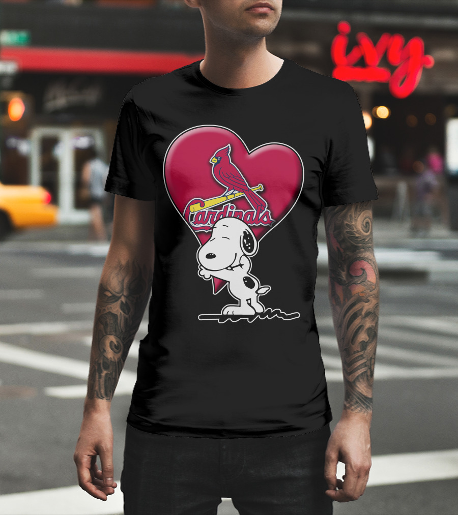 Snp V1 St. Louis Cardinals Heart With Snoopy Hugging T-Shirt