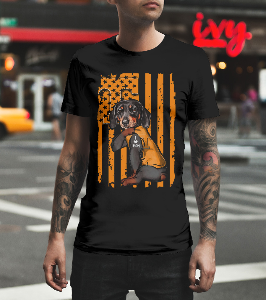 Dachshund In Tennessee Volunteers Gear With I Love Mom Message T-Shirt