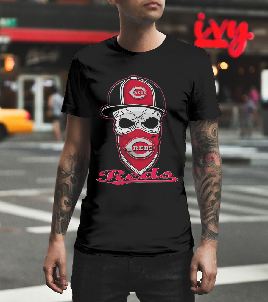 Reds Skull Hat Cincinnati Reds T-Shirt