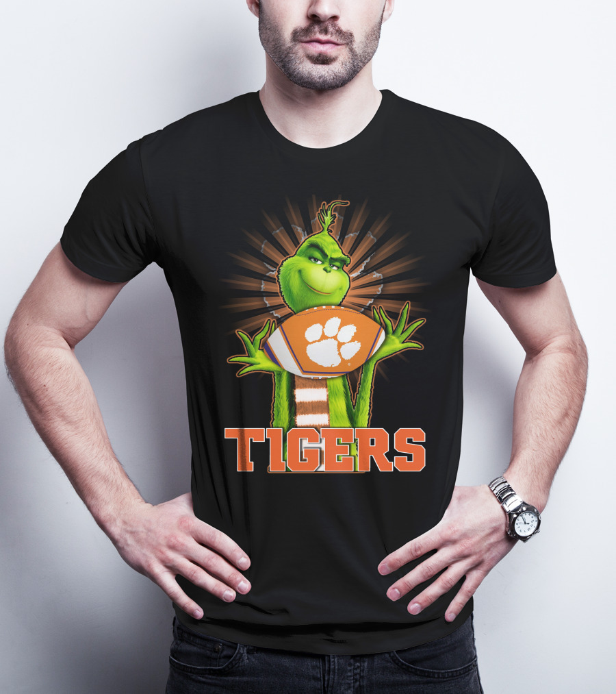 Grinch Holding Clemson Tigers Football T-Shirt