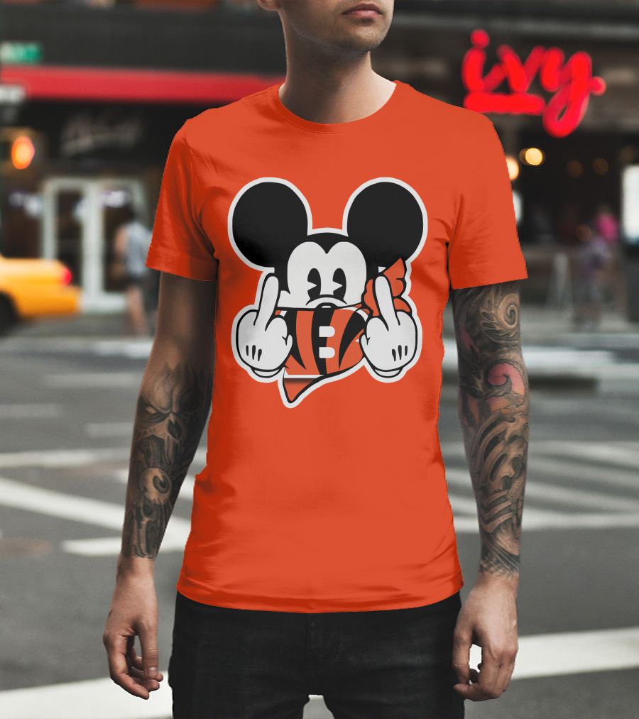 Cincinnati Bengals 29 Mickey Mouse Football Fan Gesture T-Shirt