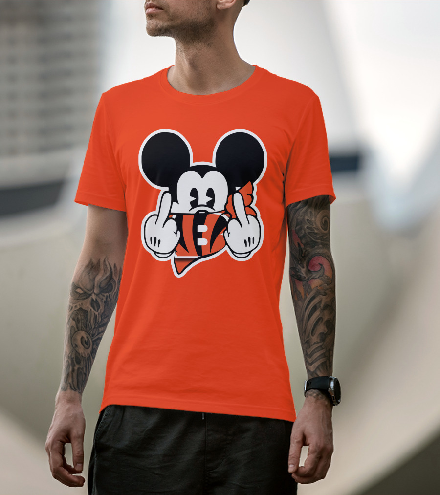 Cincinnati Bengals 29 Mickey Mouse Football Fan Gesture T-Shirt