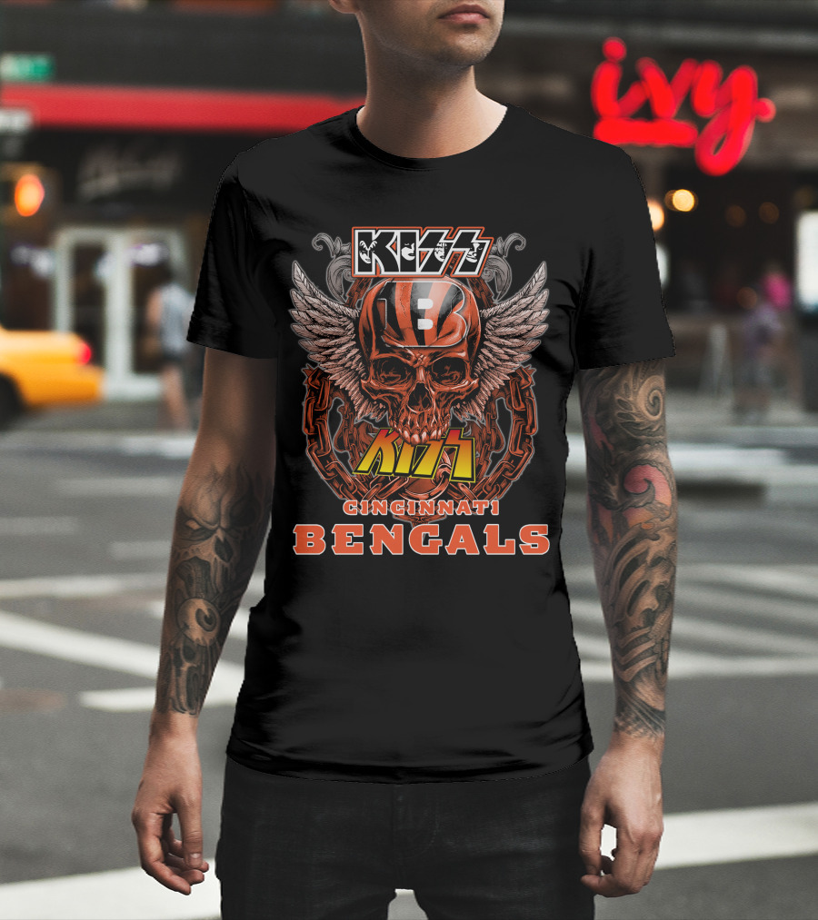 Kiss Cincinnati Bengals Winged Skull Helmet Chain T-Shirt