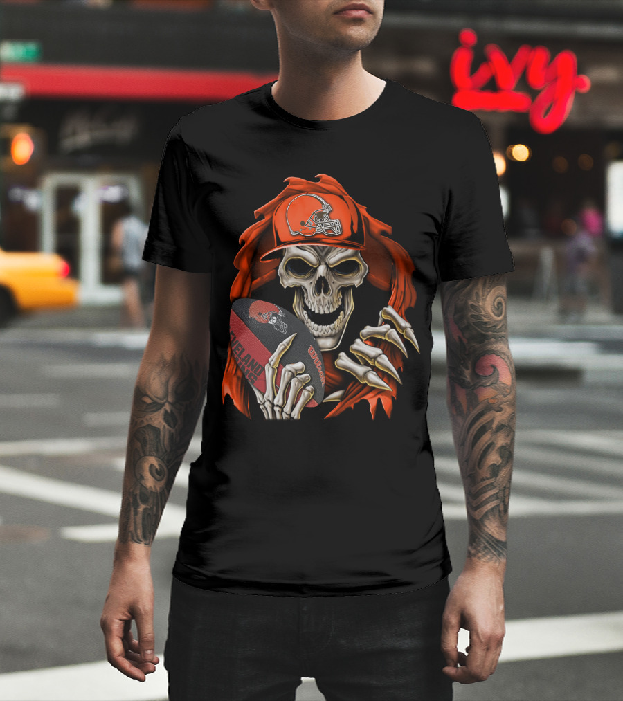 Skullbong Cleveland Browns Skeleton Holding Football T-Shirt