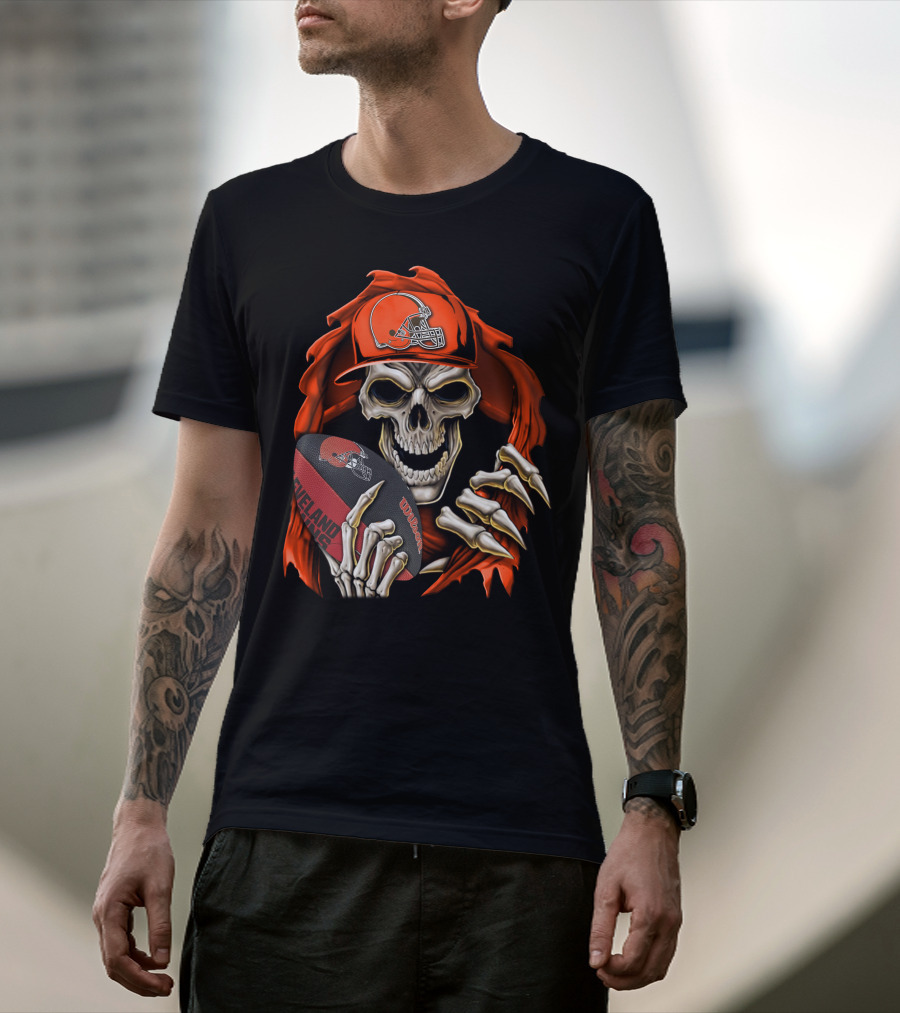Skullbong Cleveland Browns Skeleton Holding Football T-Shirt